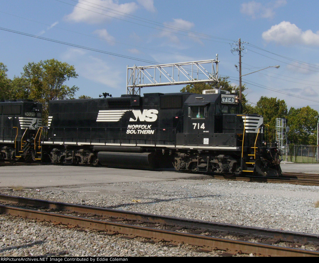 NS 714 (RP-ERC / Rebuilt from NS GP38 2931; ex-CR 7883; exx-PC 7883)